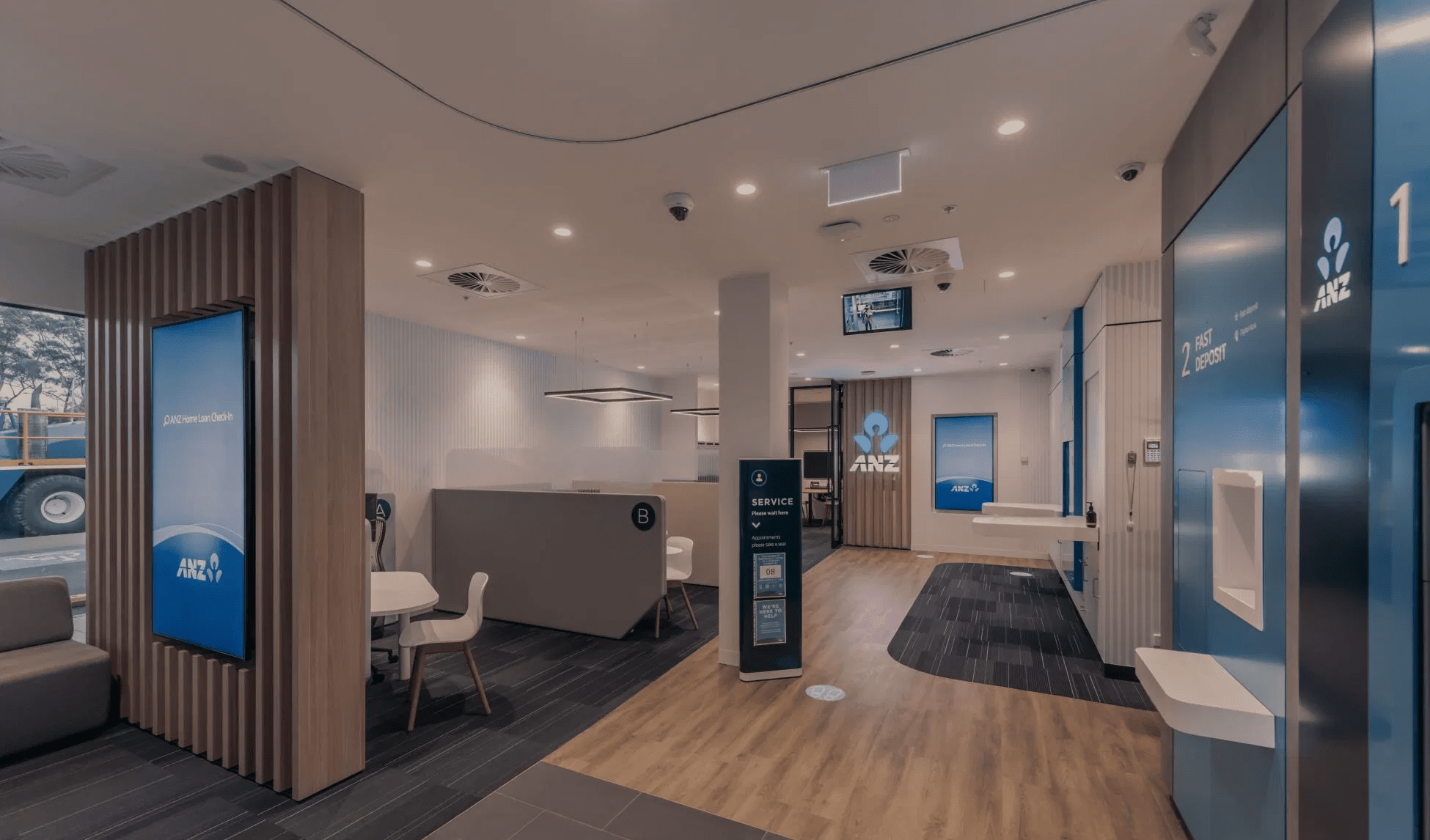 Digital signage in bank branches attracts customers - 2 cases - Advision