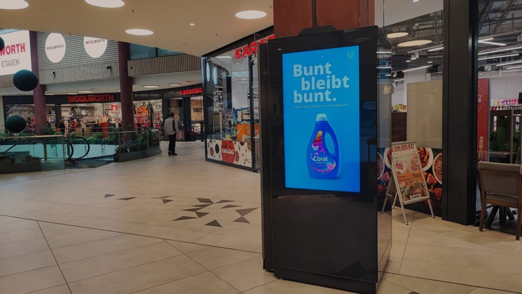 What is a CMS for Digital Signage and 5 advantages - Advision