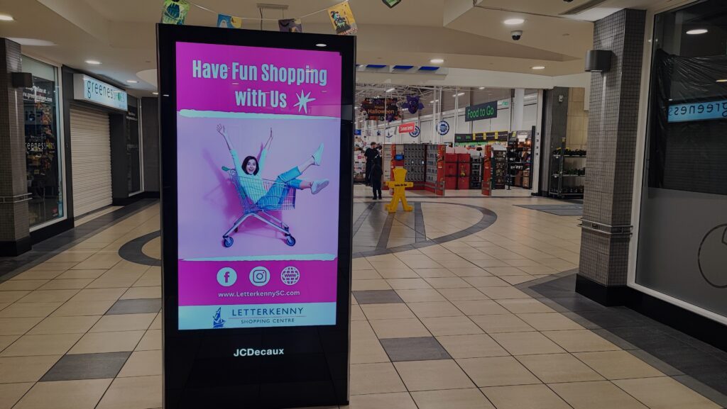 5 advantages of integrating outdoor advertising with social media ...