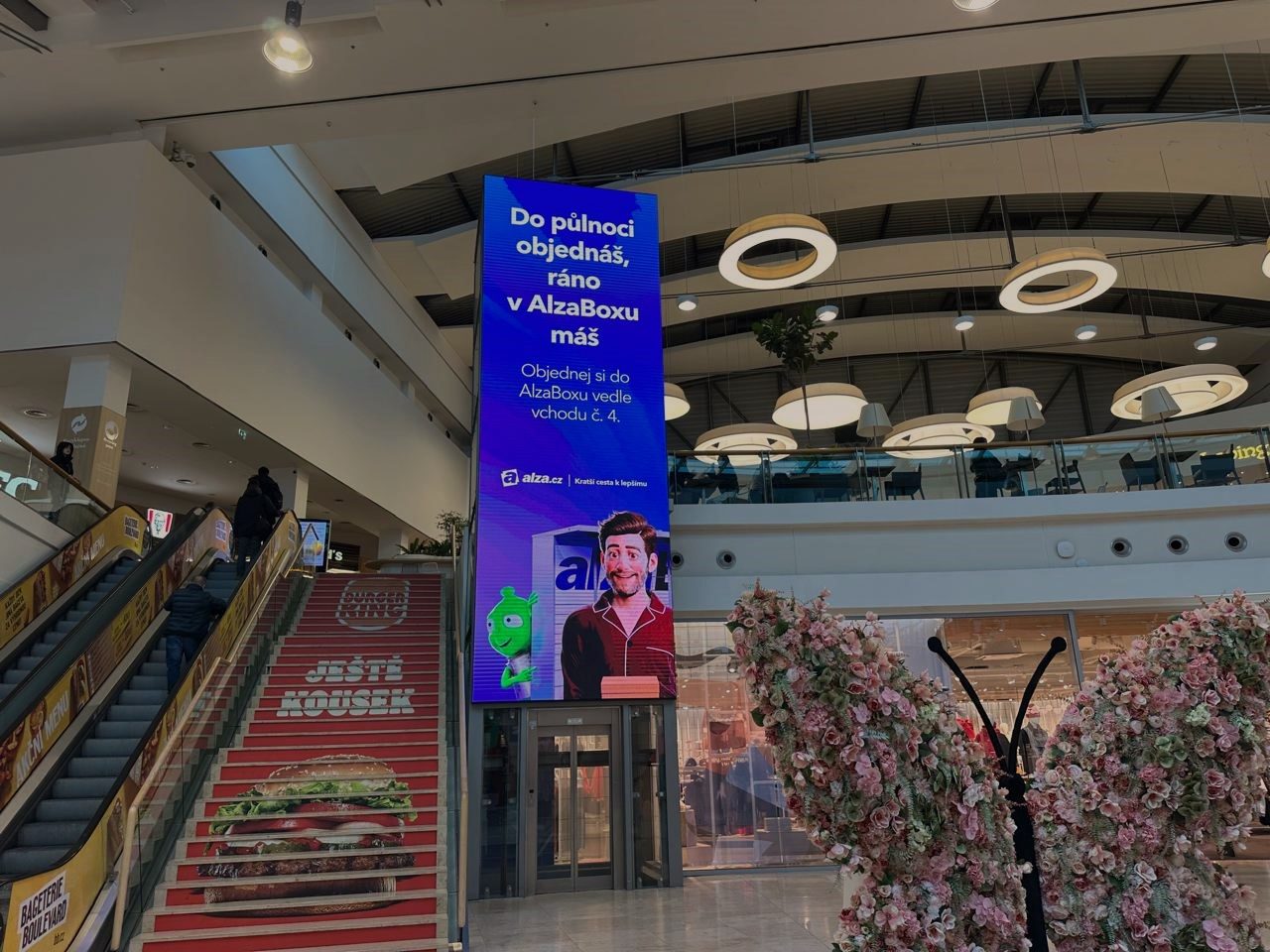 DOOH advertising and comparison with Digital signage indoors in 2025 - Advision